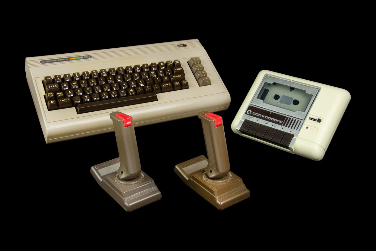 Commodore 64 Console and Cassettes | Commodore Business Machines | 1985 ...