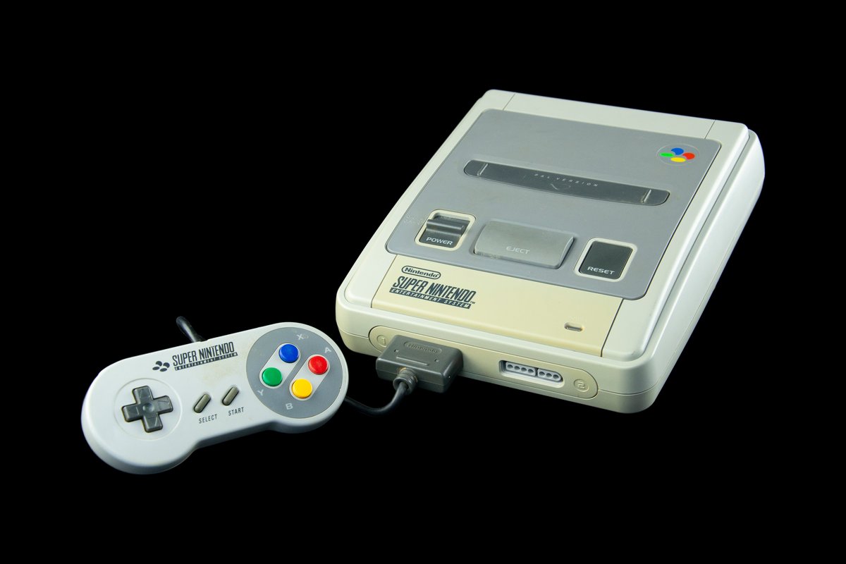 Super Nintendo Entertainment System (SNES) console with controller ...